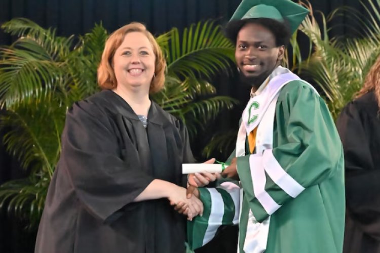 Homeless student graduates as valedictorian - Myschoolnews