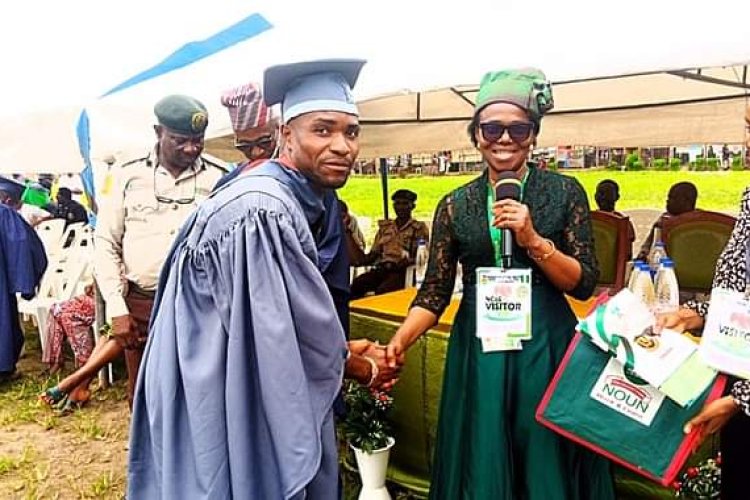 NOUN Awards Certificates to Inmate Graduates at Port Harcourt, Enugu ...